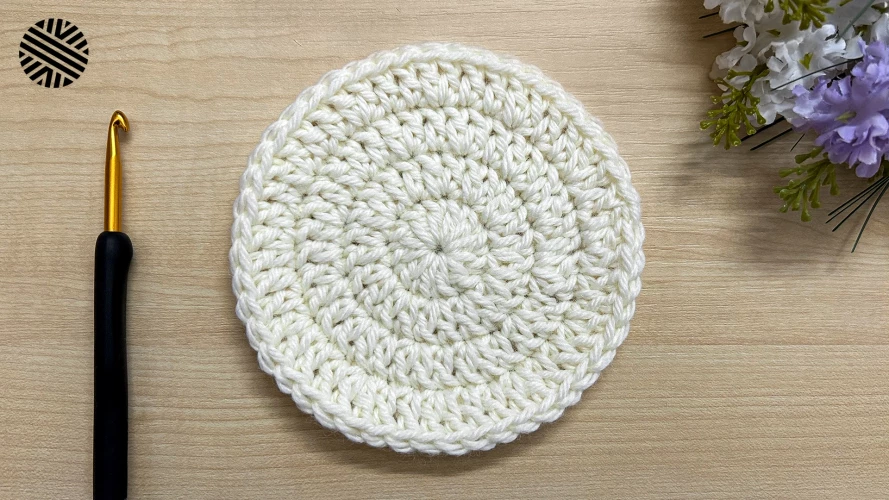 How to Crochet a PERFECT Circle Without Seam - QUICK & EASY Crochet ...